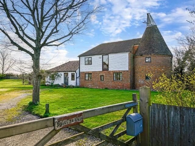 60 Houses for sale 3 bedroom double garage in Surrey region - Mitula ...