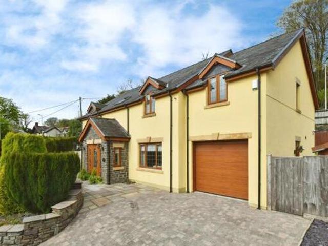 5 Houses for sale in Pen Y Mynydd, Llanelli - Mitula Properties