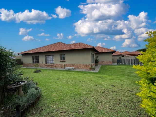 Rustenburg waterfall east - Properties for sale in Rustenburg - Mitula ...