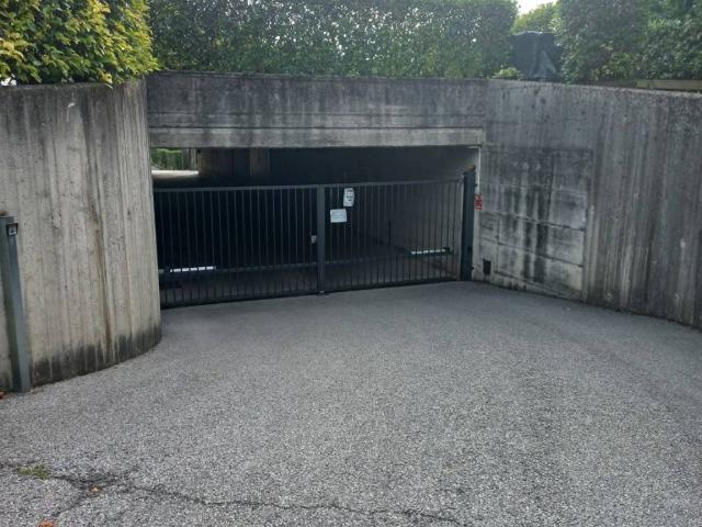 5 Box in vendita garage a Erba - Mitula Case