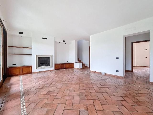 4 Locali commerciali in affitto a Zocco - Mitula Case