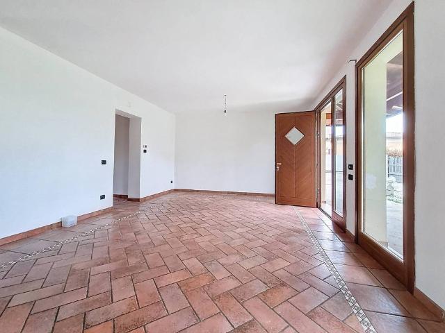 4 Locali commerciali in affitto a Zocco - Mitula Case