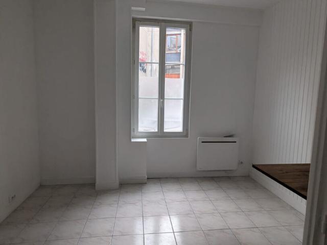 139 Studios à louer 800 euros à Paris - Mitula Immobilier